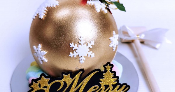 Limited Edition Gold/Silver Christmas Smash Baubles